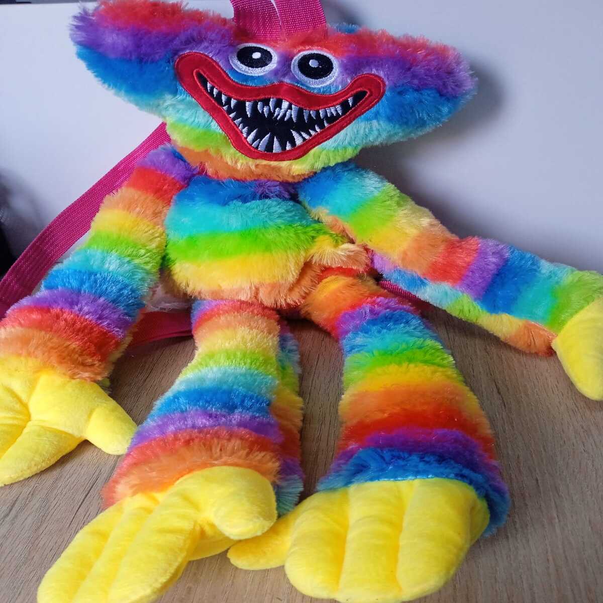 Mochila Para Niños Huggy Buggy Tipo Peluche Arco Iris - Shopstar